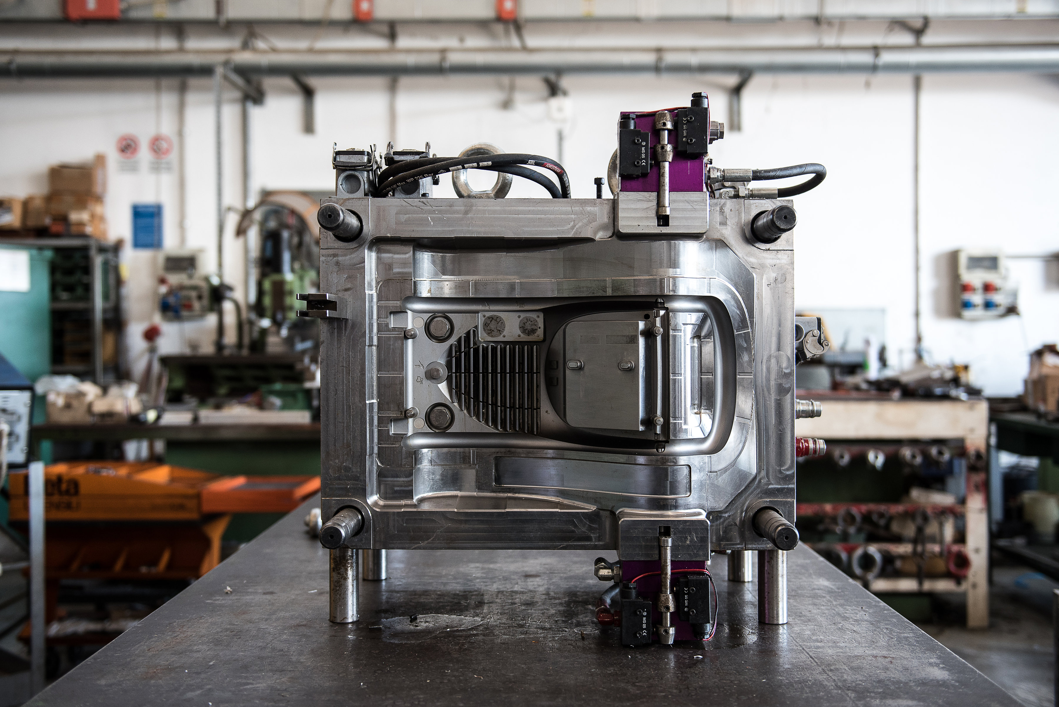 Mould construction - CEL - Plastic material moulding